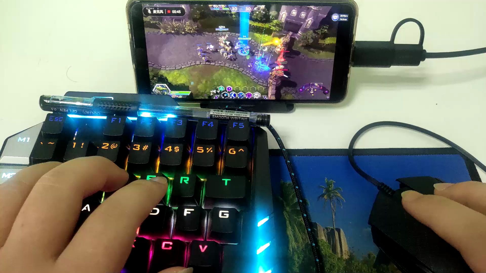 【一款免费手机云电脑!手机操作玩风暴英雄】