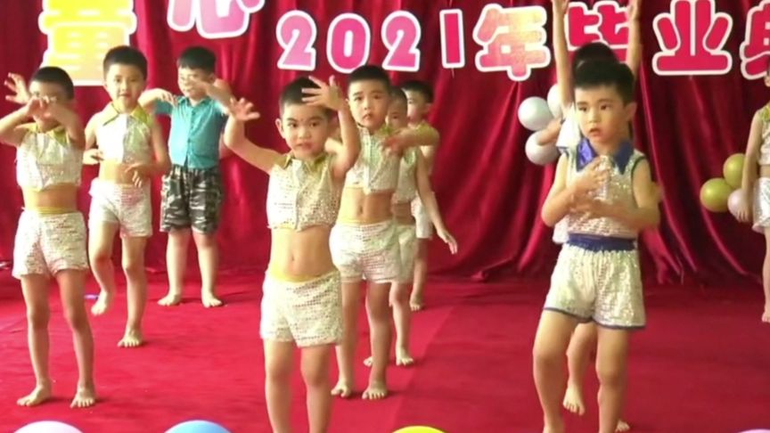 宝贝中班毕业表演的人生中第一支舞蹈,棒棒哒