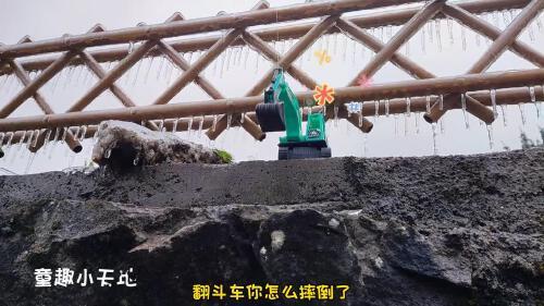 挖掘机和翻斗车玩冰,吊车,垃圾车玩具动画,道路结冰安全出行