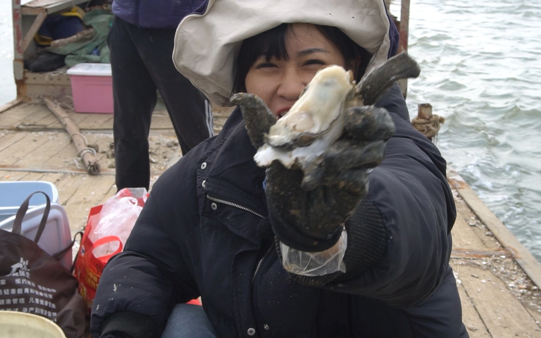 生蚝是如何生长的呢?阿渔妹带你参观海上蚝场,快进来一饱眼福!