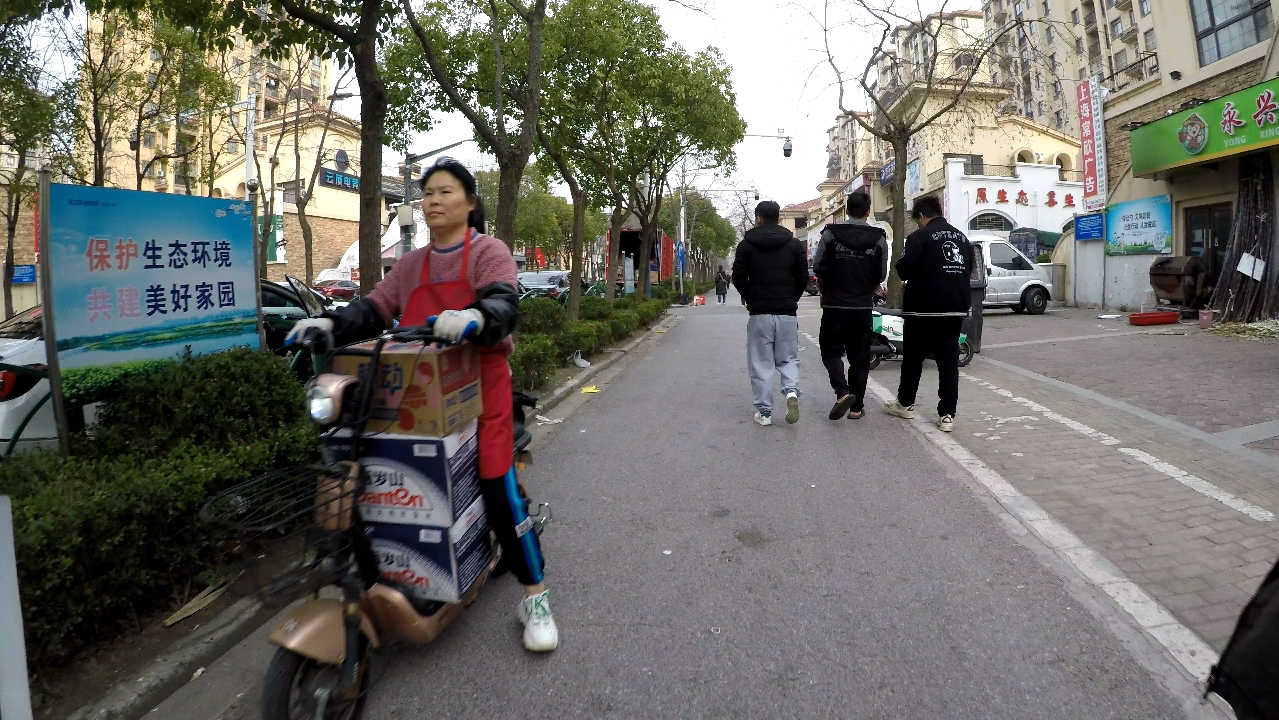 记录上海的样子,长兴镇,壹街区,逆行电动车