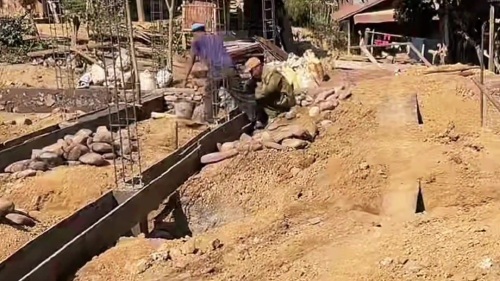 这17根柱子加上下面的钢筋网片,相当于国内的独立基础