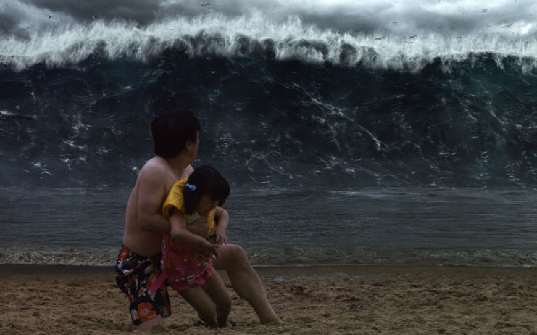 韩国海滨小城,被一场海啸瞬间吞噬,在大自然面前人类是如此渺小