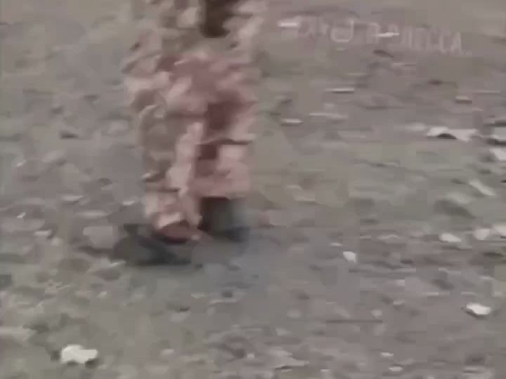 乌克兰人踊跃参军报名,积极态度吓坏乌克兰征兵办,被迫使用暴力