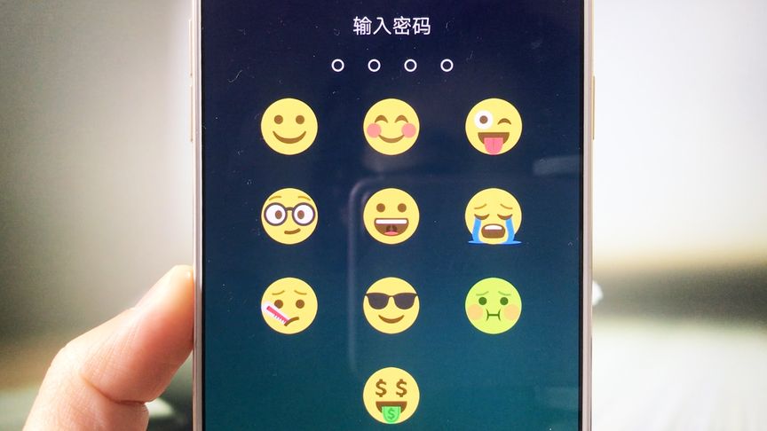 手机锁屏时设置表情包密码,除了自己没人打得开,太实用了!