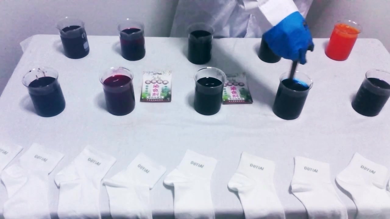 旧衣翻新,染料染衣服染色操作视频