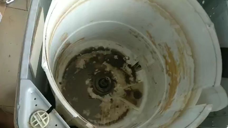 清洁前!这样洗衣机洗出来的衣服您们还想穿吗?