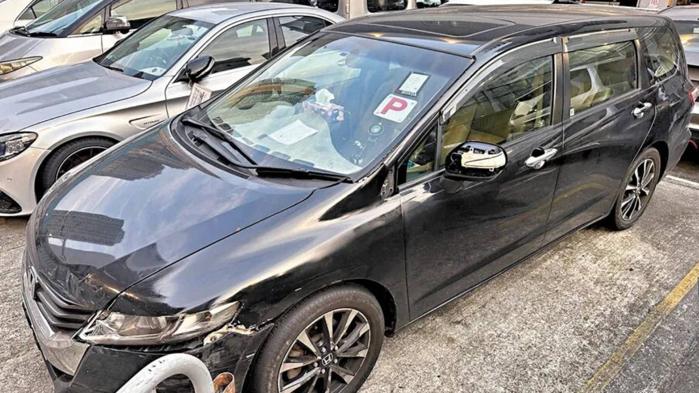 香港夫妇被车撞了22次并不断索赔,警方在其住所查获30万港元现金、...