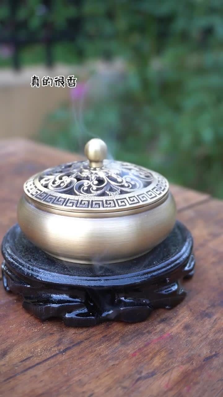 .的柏树接籽了 采摘了一些做成了 柏籽熏香 你们知道这个有什么功效吗