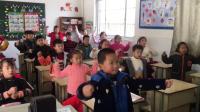 行小一年级学雷锋手势舞视频