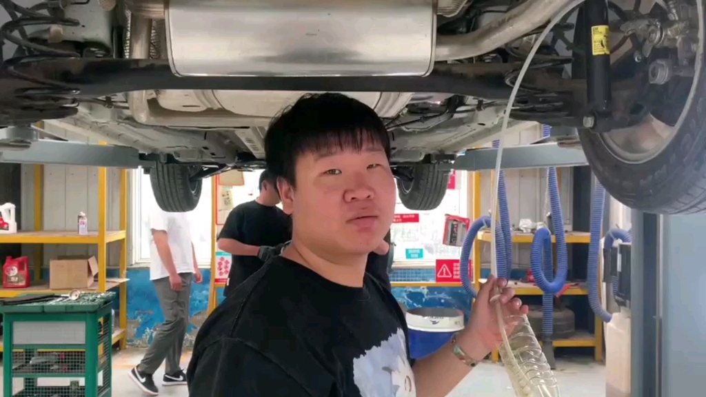 能正确给制动总泵管路排气