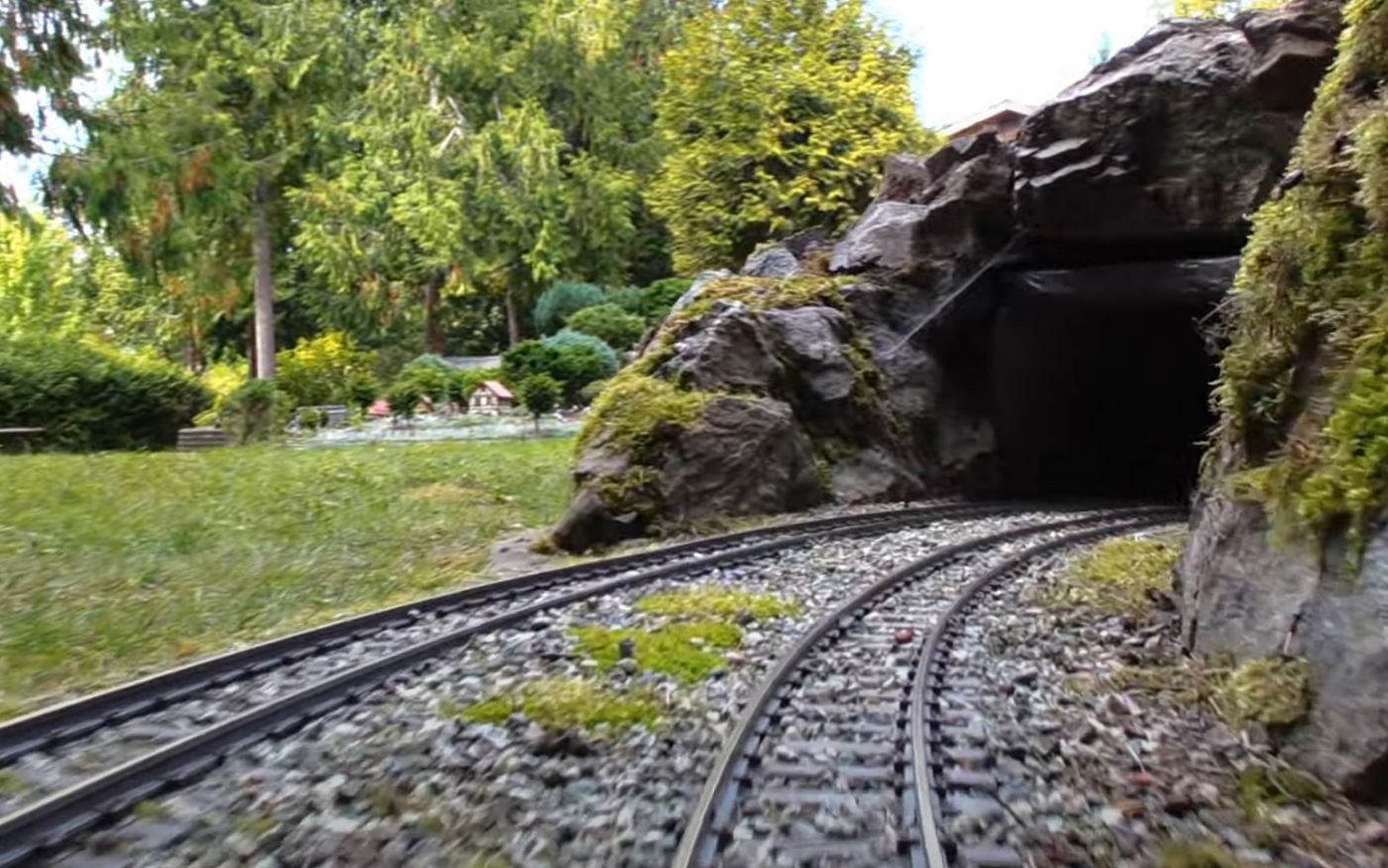 【模型轨道】工程师后院自建瑞士旅客列车模型轨道