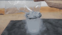 从液氮中提取气体, 难道冒的白烟不是? 没想到还有这种操作