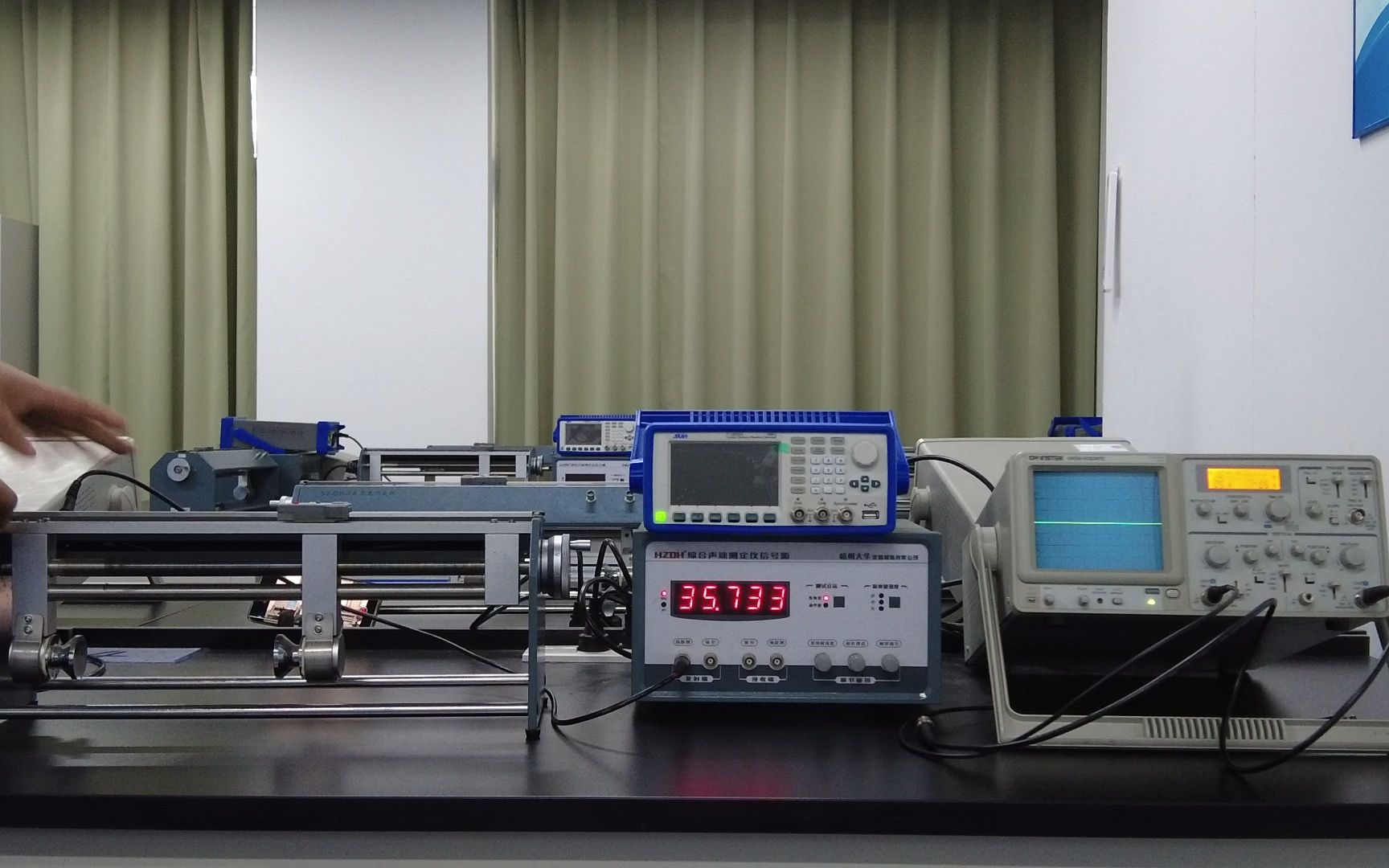 北航-2022基础物理实验-空气中的声速测量演示(示波器的应用)
