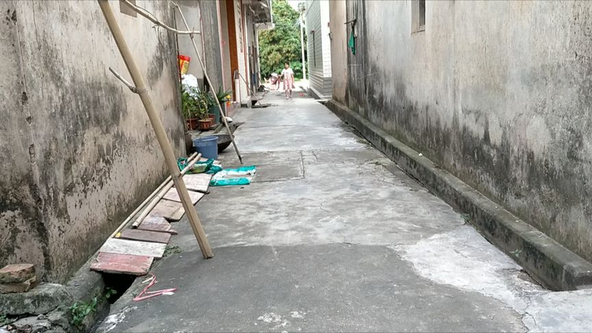 广东农村老式木门,不但能防盗,还可以这样用,跟湖南比怎么样?