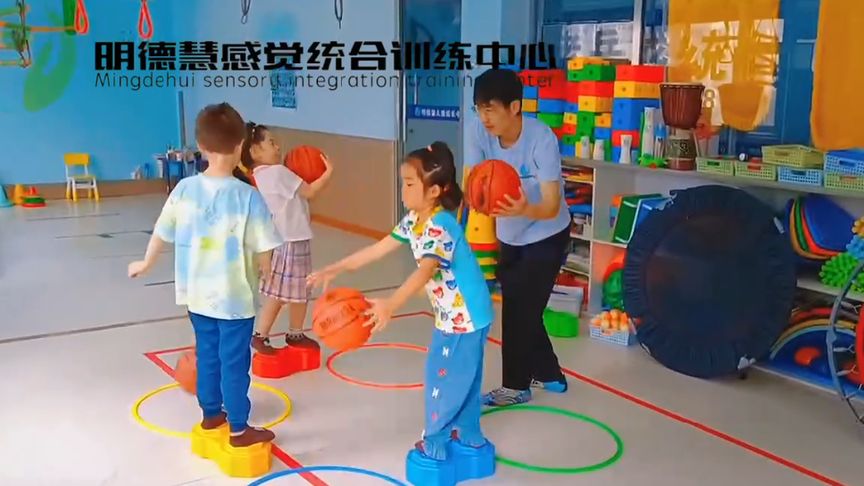 感统小组课是游戏,是互动,是配合,是团队意识,是竞争ߤ