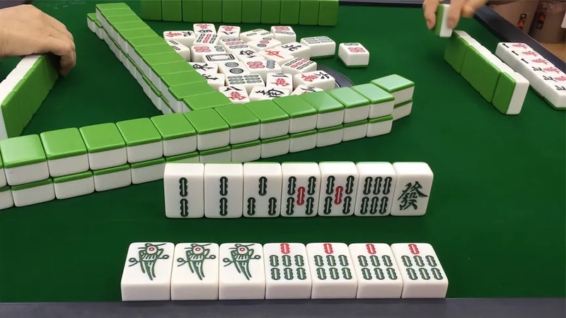 今天的高手数学很好,打麻将时显身手,竟然用概率分析胡牌