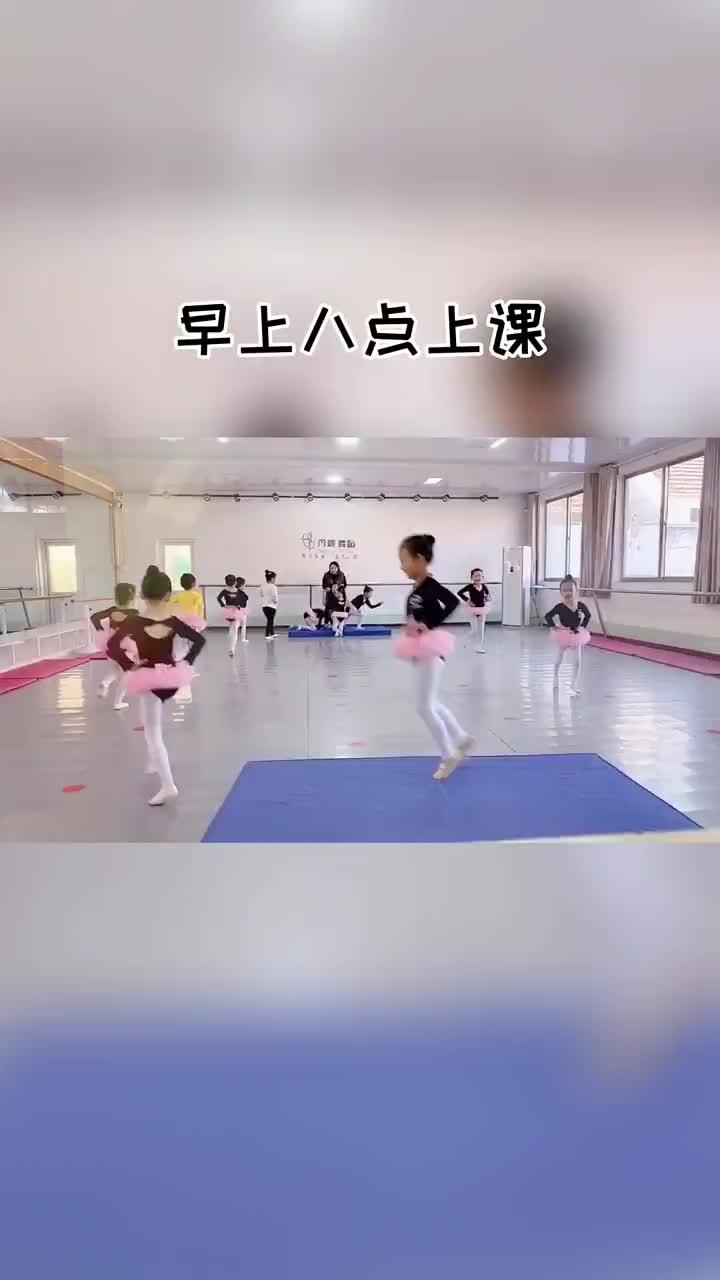 你们要的妞妞上课的视频来啦一节有趣味,高效率的舞蹈课