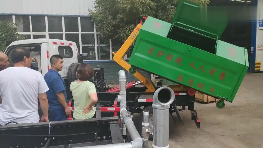 国产汽油机3方勾臂垃圾车,不用人工直接装车,技术杠杠的好!