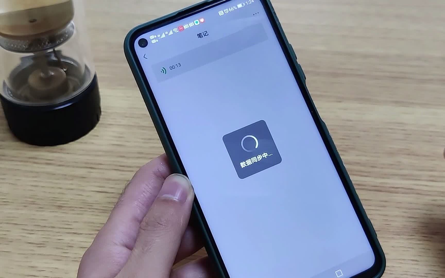.微信的语音是可以转发的,两步