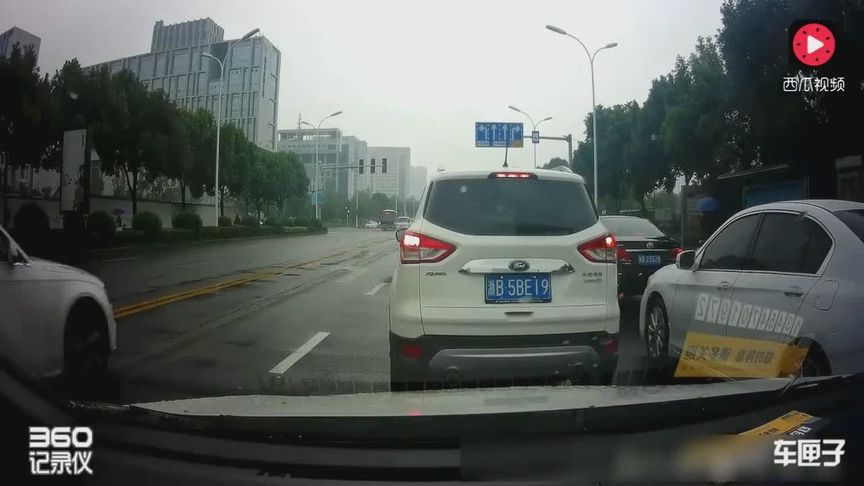 哈弗H5肆无忌惮逆行,还用远光灯射我,行车记录仪拍下作死一幕