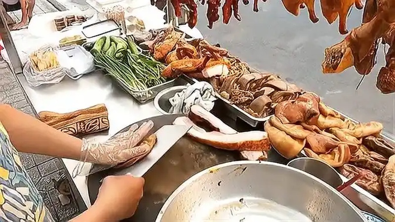 3美元吃到撑!柬埔寨街头烤肉卤肉双暴击