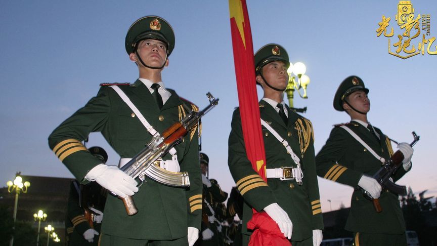 40年前的今天,天安门广场庄严的升旗仪式是如何诞生的?第一任国旗班...