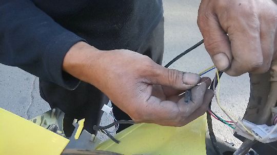 电动车只能低速走没高中速加快,是转把或控制器,二步轻松解决