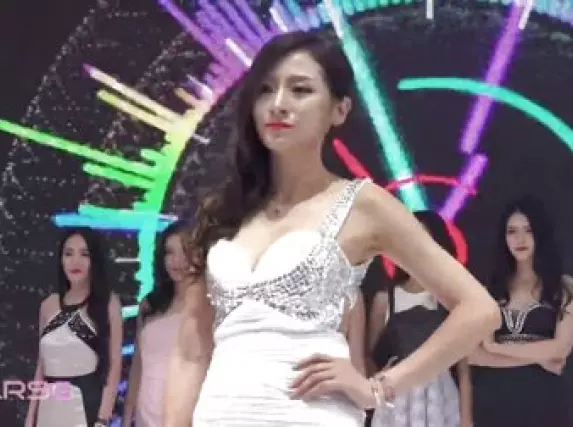 《展会大热门》2015深圳国际车展起亚车模性感走秀