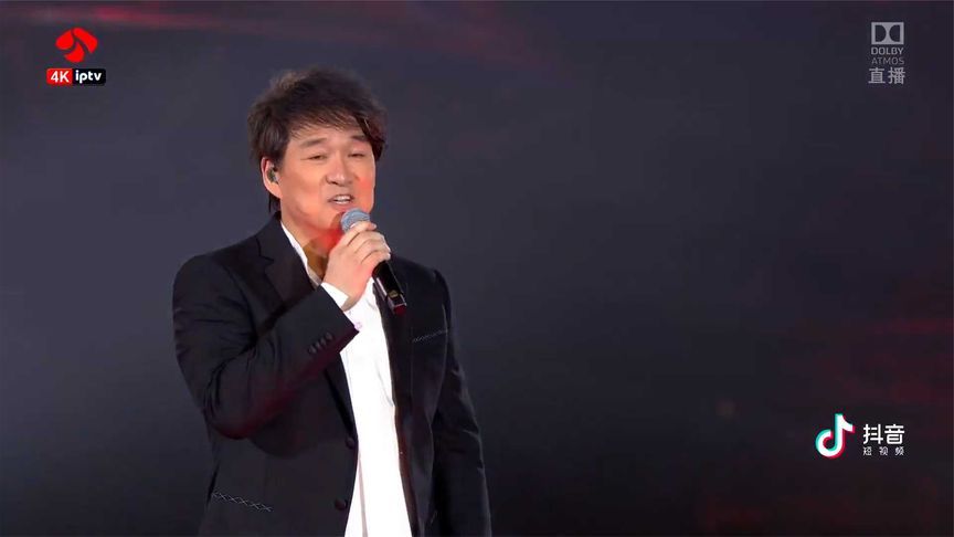演唱会:周华健演唱会一人窜烧武侠经典名曲,致敬金庸,.