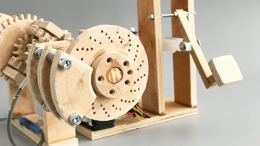 盘式制动器和卡钳的工作原理,开车的朋友了解过吗?