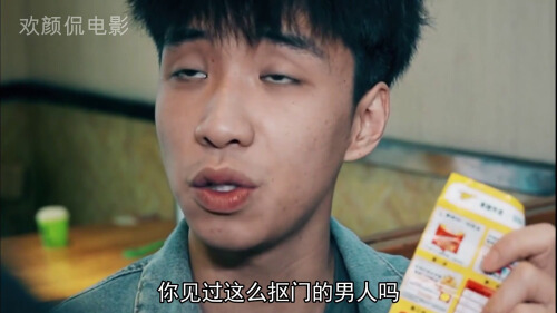 国产片:抠门的男友去饭店吃饭,自带计算器算帐,女友当场崩溃