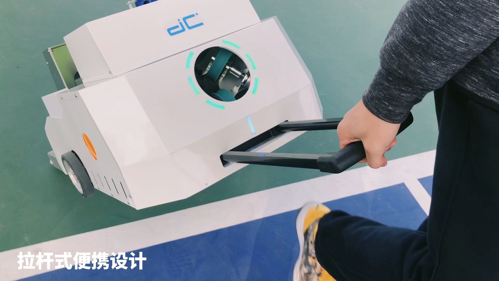 网球黑科技!能发球又能捡球的机器人!