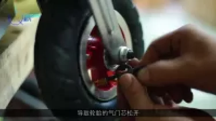 小海豚迷你电动车 轮胎漏气处理