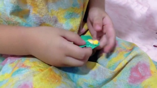 小西用橡皮泥包饺子,1-3岁儿童搞笑视频,0-3岁萌娃爆笑视频