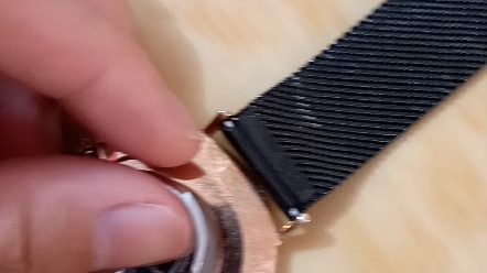 DW手表后盖怎么安装?