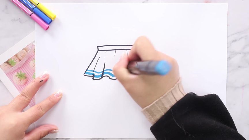 动漫女生裙子怎么画