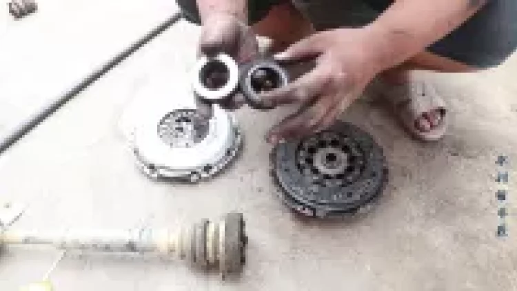如何自己动手更换离合器片?修车师傅手把手教你!操作起来很简单