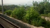 昆明~上海南特快列车行驶在250公里时速的南昆客专上