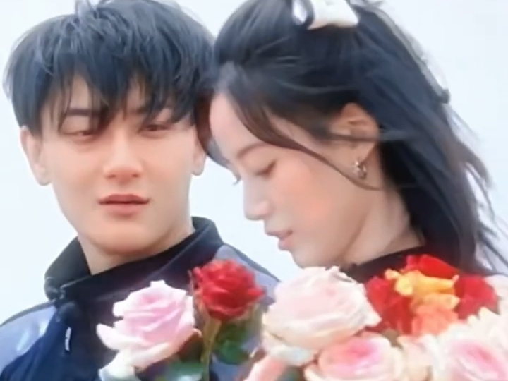 黄子韬把徐艺洋宠成小孩