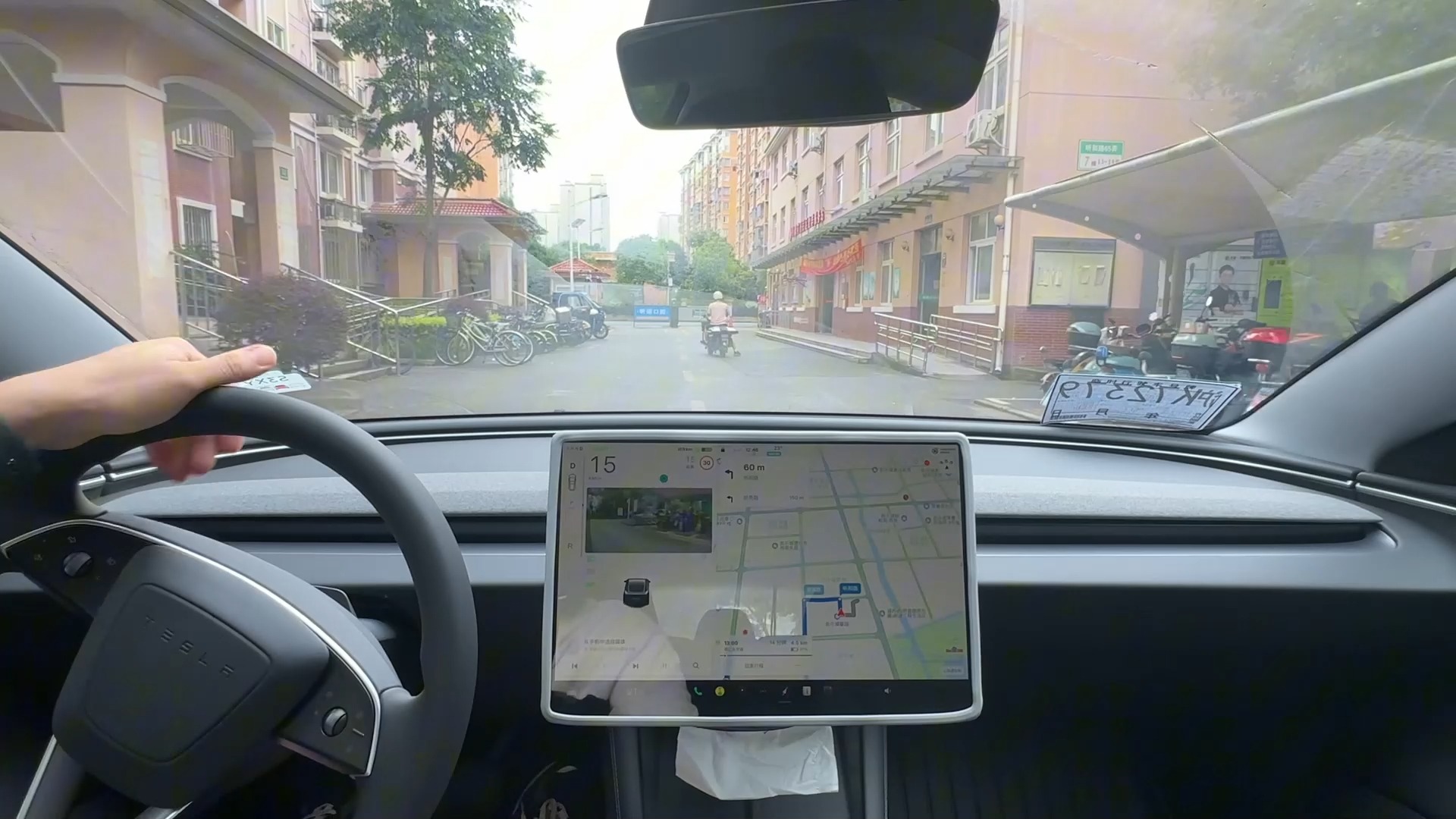 电车小白润润的开车第一视角(特斯拉焕新版model3)