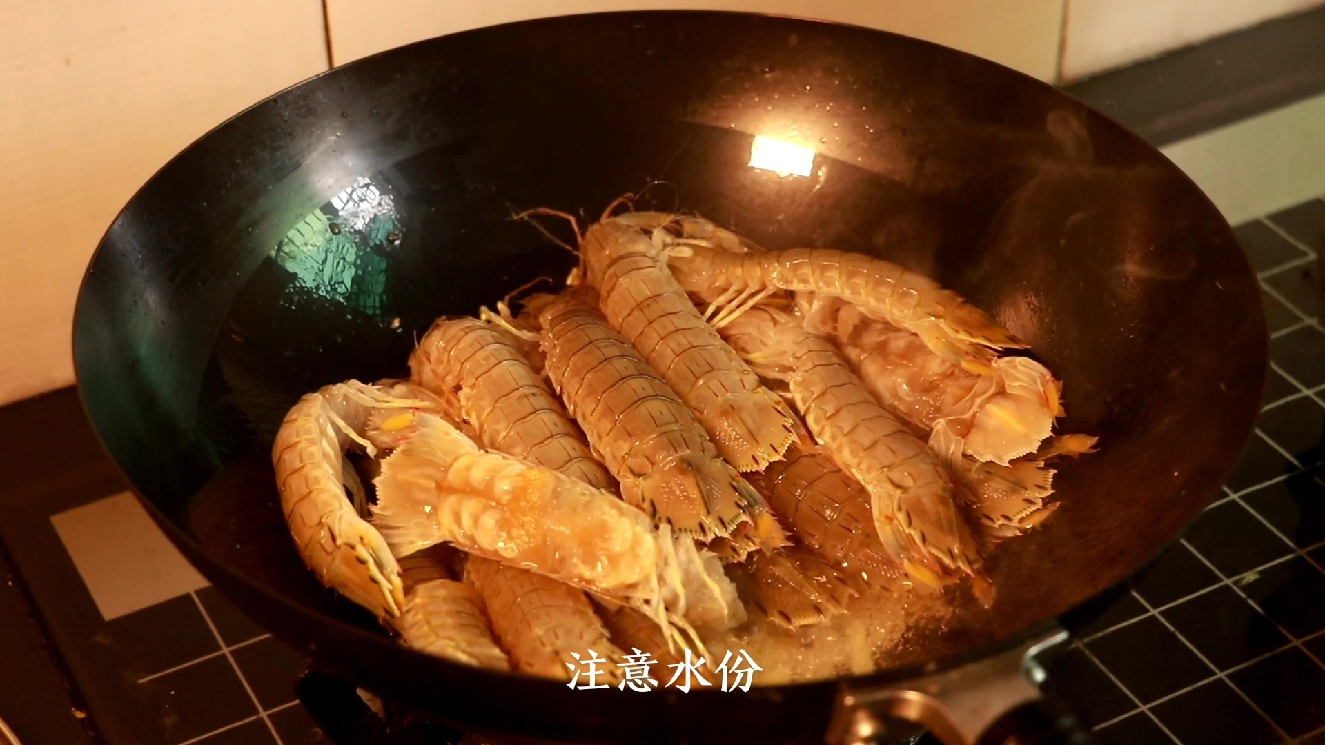 教你红烧皮皮虾的正宗做法,膏肥肉鲜,一吃就上瘾