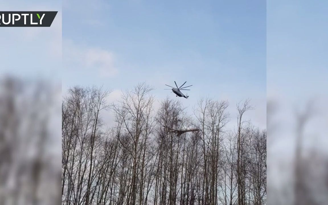 “只要推力大,板砖都能飞上天” 米-26轻松吊起图134客机