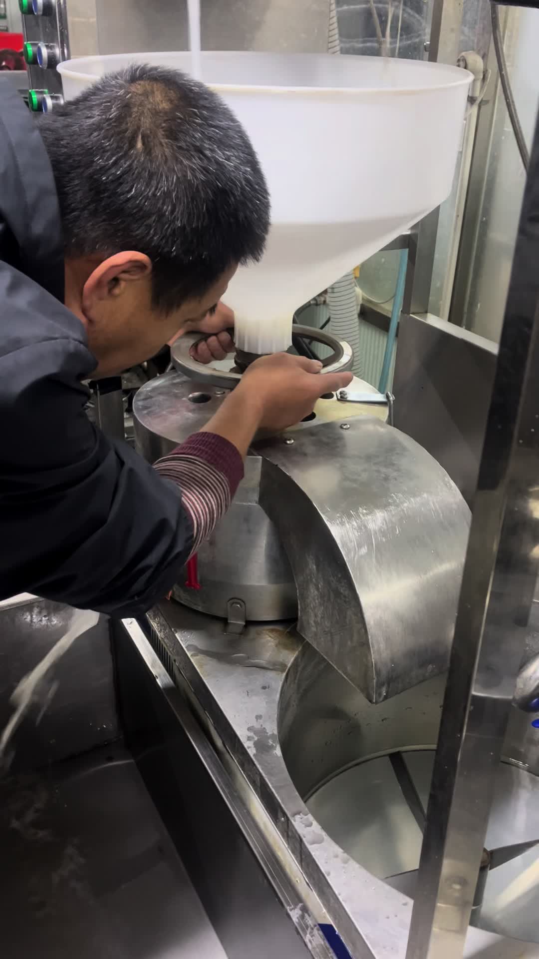 ...制品设备 #豆制品 #制作过程 #全自动豆腐机 如何调节砂轮片 磨好豆浆