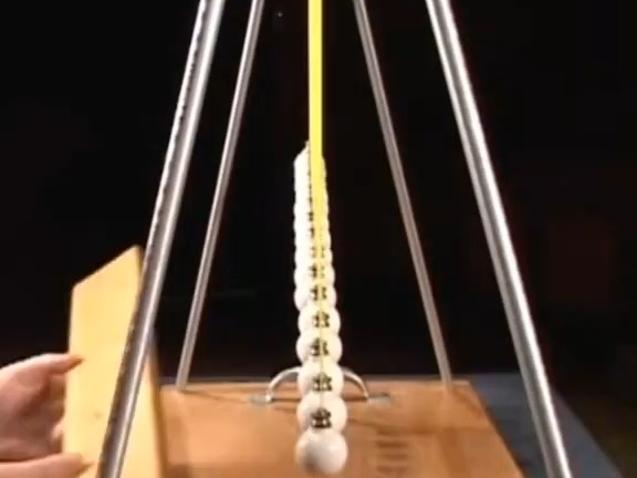 247 神奇的单摆波实验,一定要看到最后,实验由15个单摆球组成,摆动...