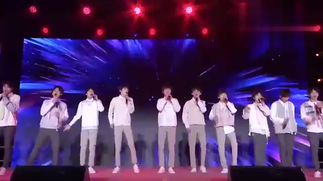 TF家族第二代第三代同台合唱《街舞少年》,场面好壮观!
