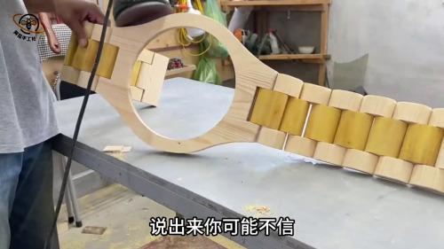 果然高手在民间,小伙用木材边角料,打造出一款精美绝伦的时钟