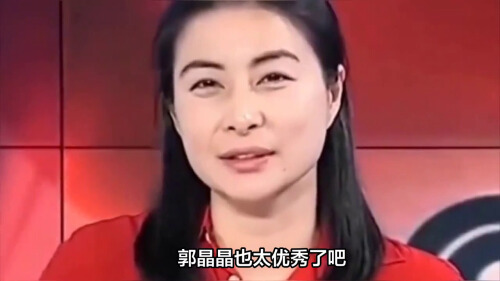 郭晶晶参加教育研讨会,大方分享育儿经,打扮低调气质优雅知性