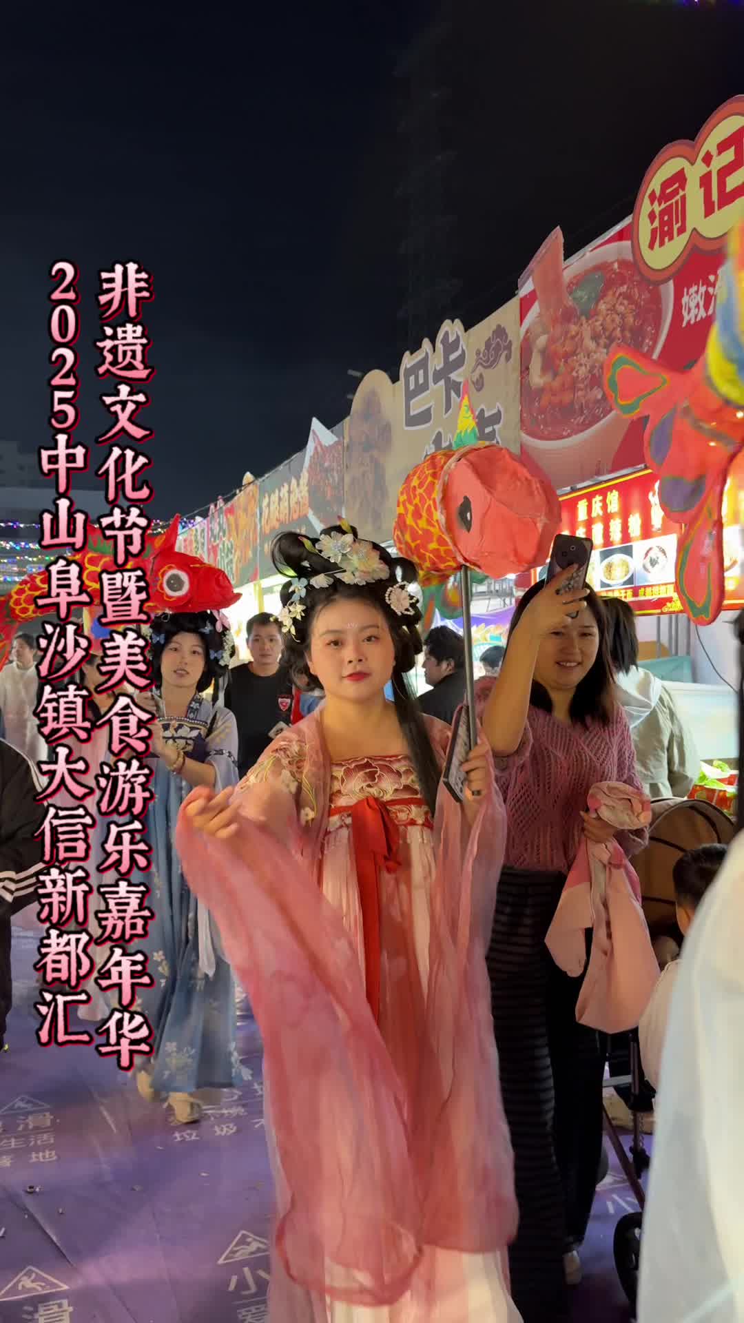 ...网红不倒翁秒出大片!现场乐队炸街+“韩红”模仿秀狂飙高音!网红...