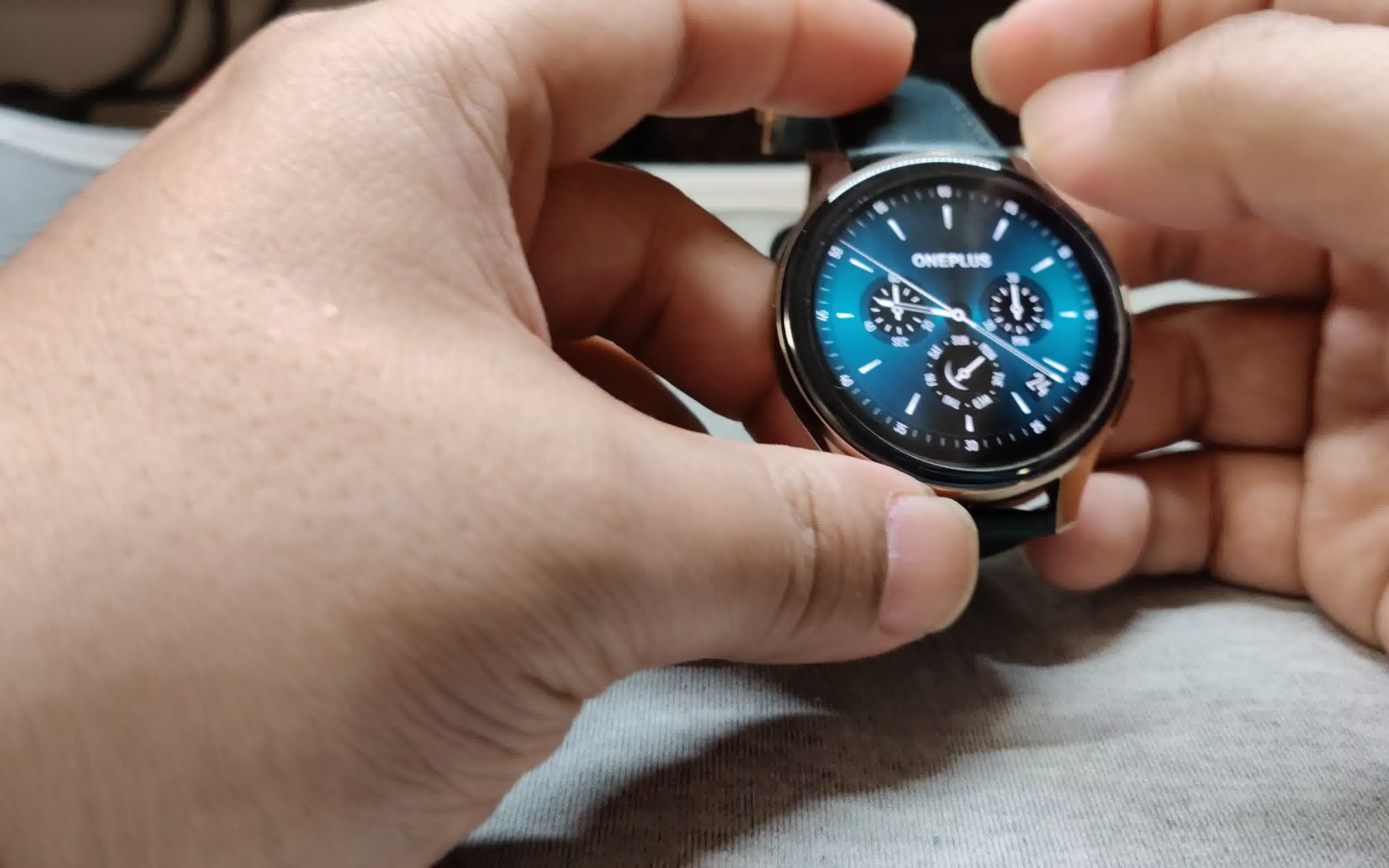 【诠乐视频】ONE PLUS WATCH 简单评述(屏幕可以常亮了)